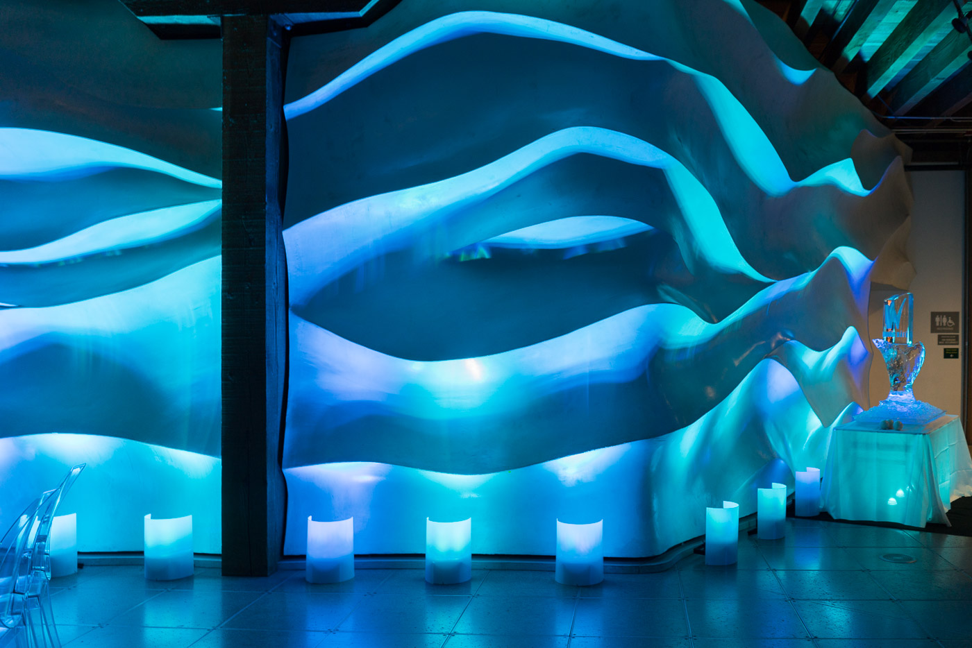 Uplights – Wireless, Weather-Proof Uplighting • Crimson Haze Event Lighting